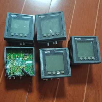 议价施耐德PM2200多功能仪表，拆机件，成色如图。屏幕有划痕，维