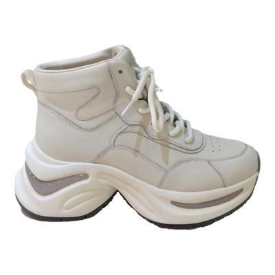 卡迪娜柔软厚底百搭高帮休闲女鞋