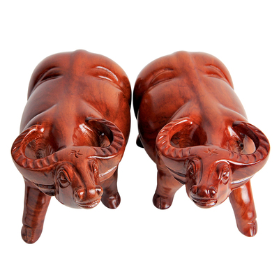 风水红木雕饰品家具越南福牛摆件