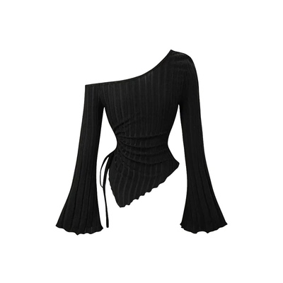 女士露肩喇叭袖不规则下摆上衣