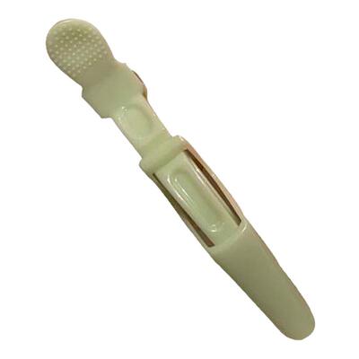 欧阳娜娜刘海鸭嘴发夹侧边化妆师