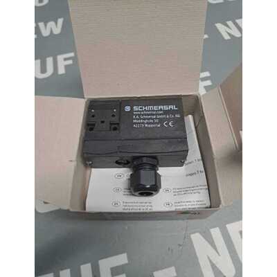 101141639  Schmersal  Azm 17011ZK  module safety  AZM17011ZK