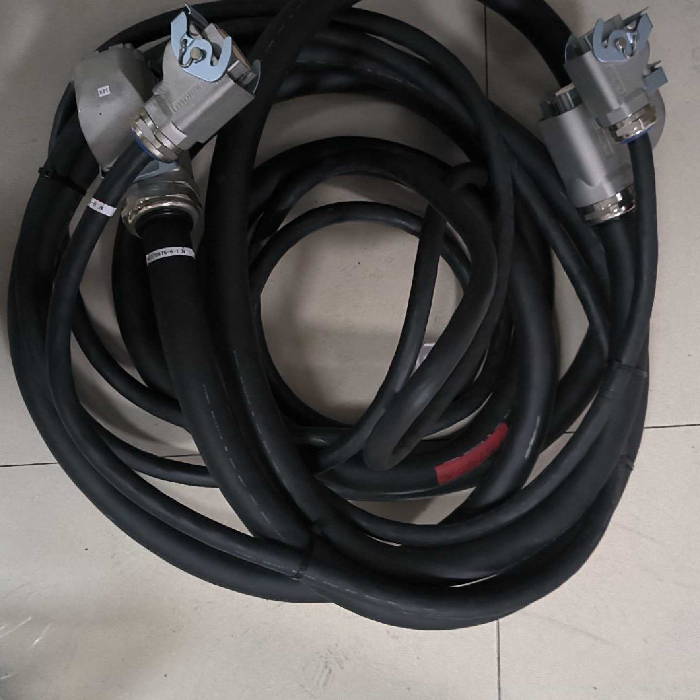询价-安川机器人bc线缆 ，Hw1270676-6-1