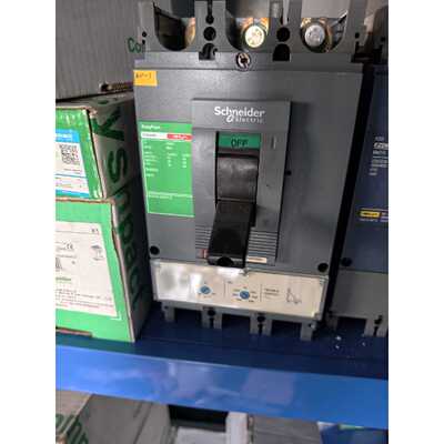议价CVS400F，320A成色新，原装正品，有需要的拍，