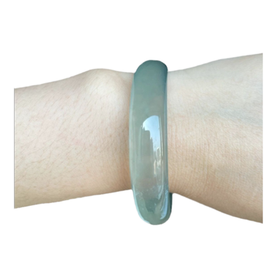 晴水底石英岩质玉手镯翡翠平替