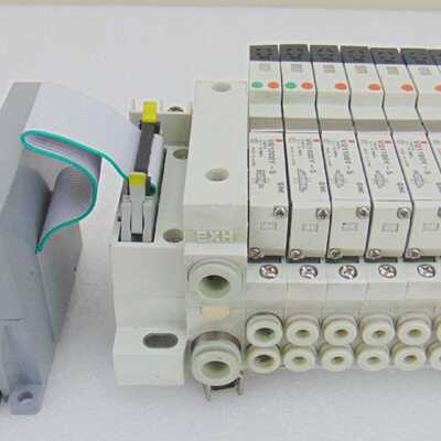 SMC VQ1200Y-5 VQ1400Y-5 VQ1100Y-5 Manifold, 7 Solenoid *used