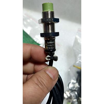 询价下单奥托尼克斯PR12-4DN接近开关，实物拍摄，成色漂亮，功能