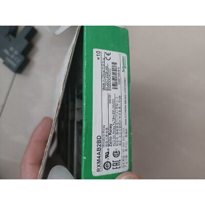 在线议价施耐德RXM4AB2BD继电器，24V全新继电器8件，底座7