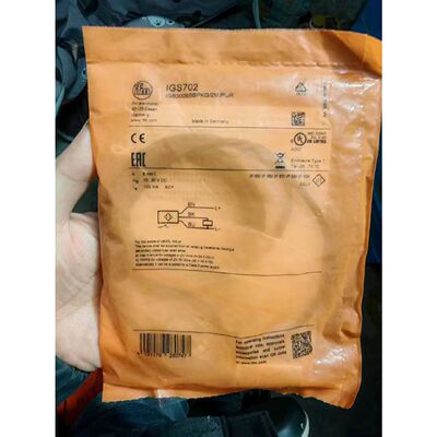易福门IGS702接近开关PNP型感应距离4mm带连接