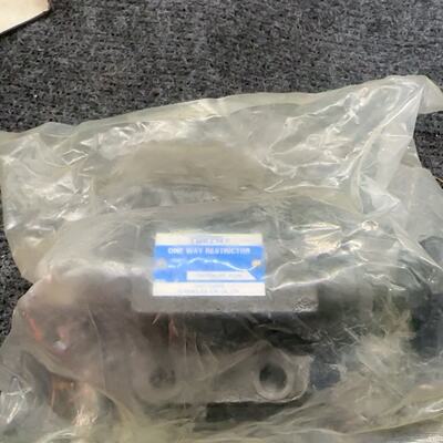 询价-仓库只有一台全未使用未封的单向节流阀SRCG-03