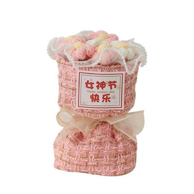 精美的小香风针织花束