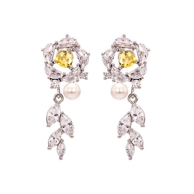 Eternelle羽衣白山茶花耳环