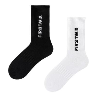 FIRSTMIX黑白字母条纹中筒棉袜