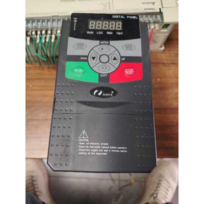 询价日业1.5千瓦变频器型号CM510-A4T1R5GB一台