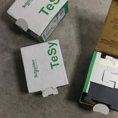 下单前咨询正品施耐德交流接触器LC1D09B7C，工程剩余，AC24V