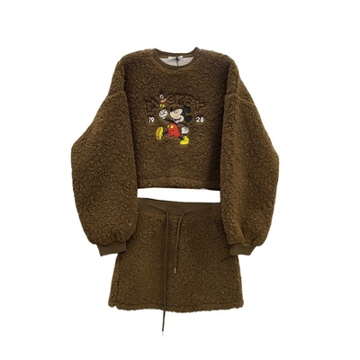 刺绣羊羔毛抽绳卫衣短裙披肩套装