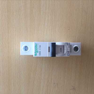 议价施耐德断路器A9F18104全新正品IC65N 1P C4A全新正品质保一年