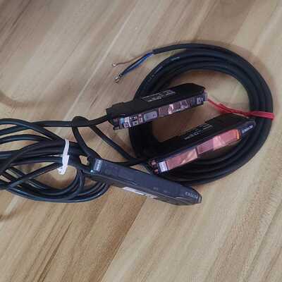 议价KEYENCE基恩士光纤放大器FSN18N，有3个，实物拍摄维修