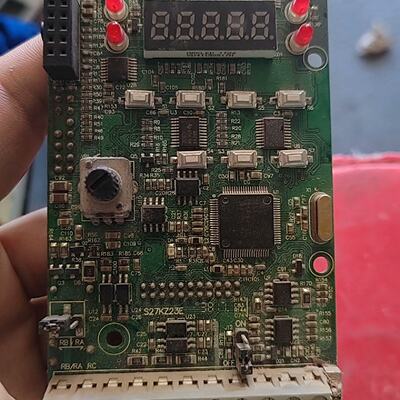 溢价-众晨变频器主板S27KZ23E，200。成色如图