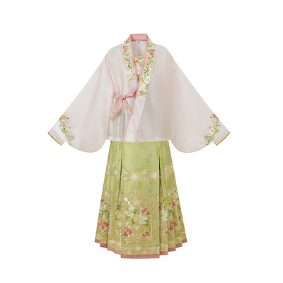 云藏月绣少女绿色马面裙汉服套装