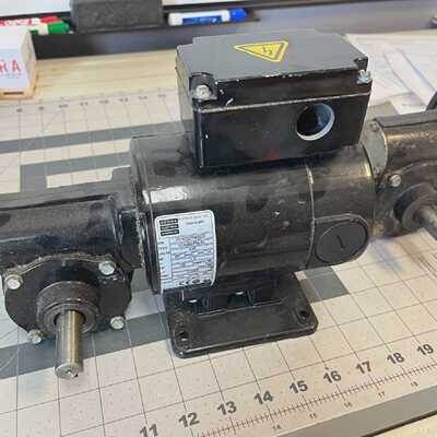DORNER42A4BEPM5L8274111616HP101比200rpm直角齿轮电机