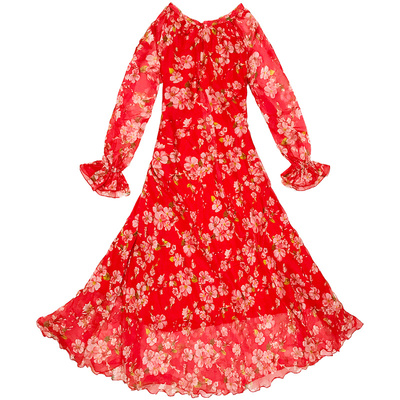 送披肩！桃花纷飞散落裙摆