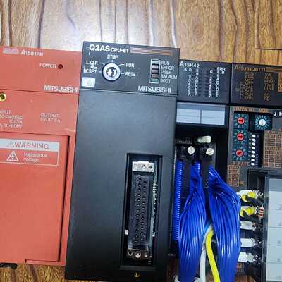 三菱PLC模块，型号Q2ASCPU-S1，AISJ71QE7