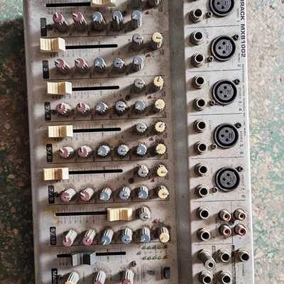 BEHRINGER EURORACK MXB1002调音台，