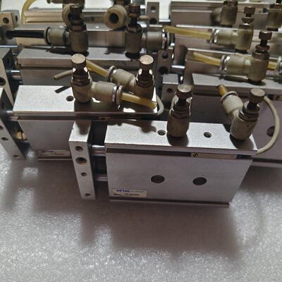 亚德客双轴气缸TR16X20S有4个，已出TR16*30一个议价