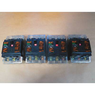 Set of 4 Fuji Auto Breakers EA33 BB3AEA 30A 15A 20A