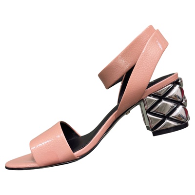 金属菱形粗跟一字带简约时装凉鞋