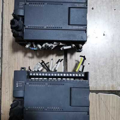 PLC控制模块两个，一个CPU124XP，型号:124