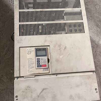 溢价-安川变频器CIMR-G7B405555KW一台。实物