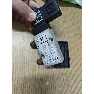 询价下单拆机德国EUROTEC电磁阀MNF532024DC ，带底板