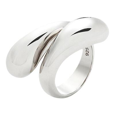 Missoma雕刻交叉戒指