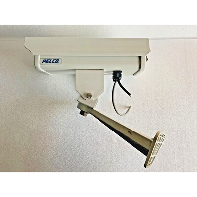 PELCO CC3751H2 COLOR CCTV CAMERA NTSC WITH EH35122 ENCLOSURE