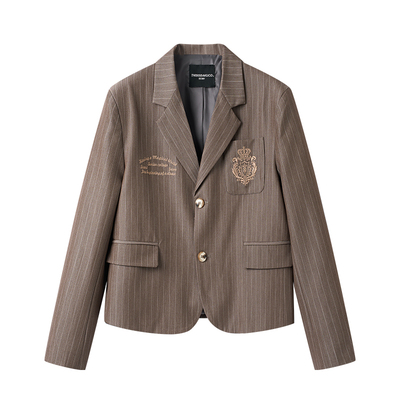 白口阳【贝克街侦探】英伦学院风徽章刺绣短款条纹西装精致男2026