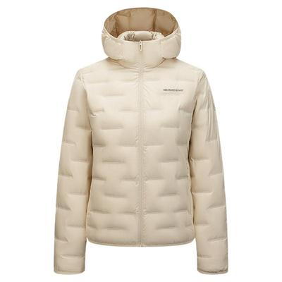 波司登轻薄连帽鹅绒服女出游穿搭