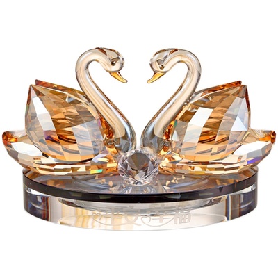 水晶天鹅汽车香水摆件2025新款车上装饰用品车内饰品车载七夕礼物