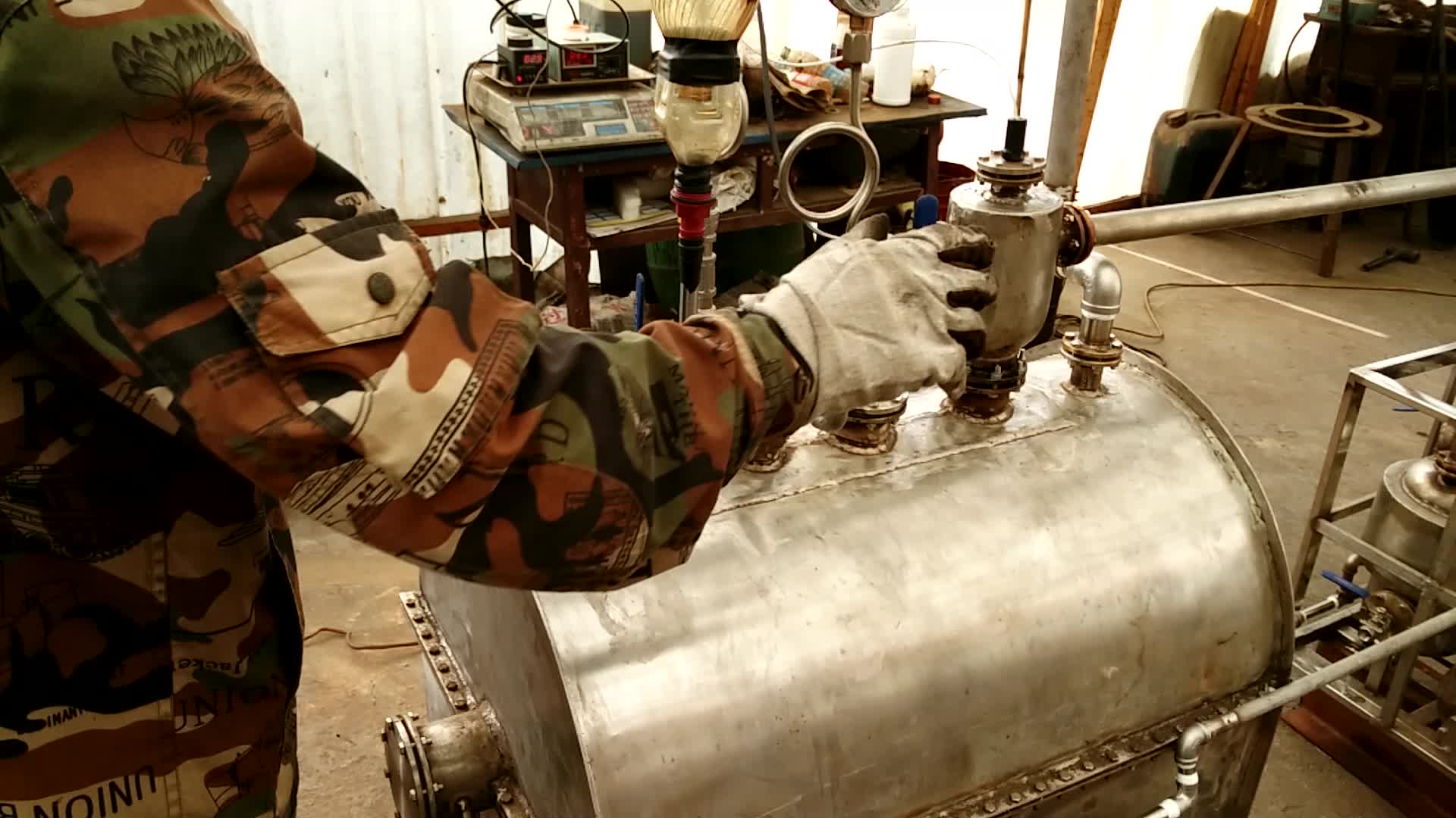 Mini Type 10kg-1ton Waste Engine Oil Recycling To Diesel For Testing ...