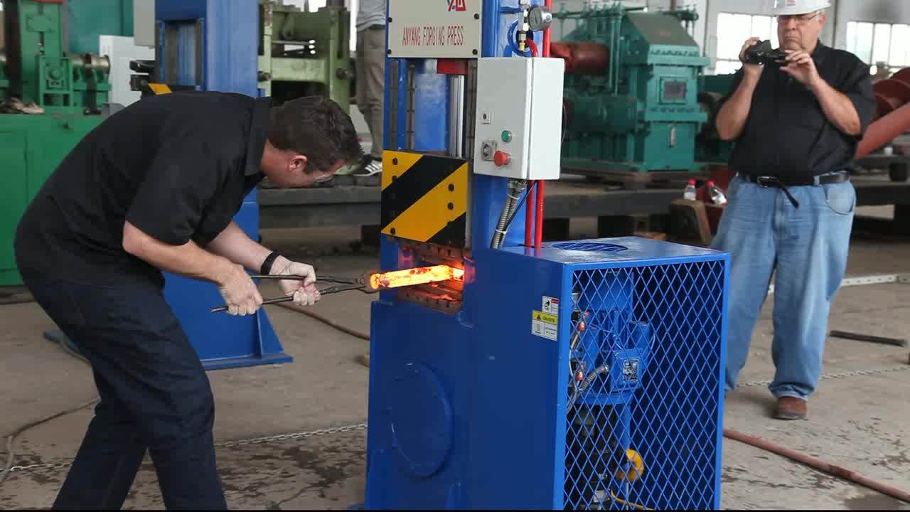 Small Blacksmith Hot Hydraulic Forging Press For Bladesmith Forge Blank ...