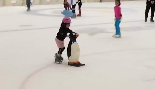 High Quality Wear-resisting Cold-resistant Beginner Kids Ice Rink Pe ...