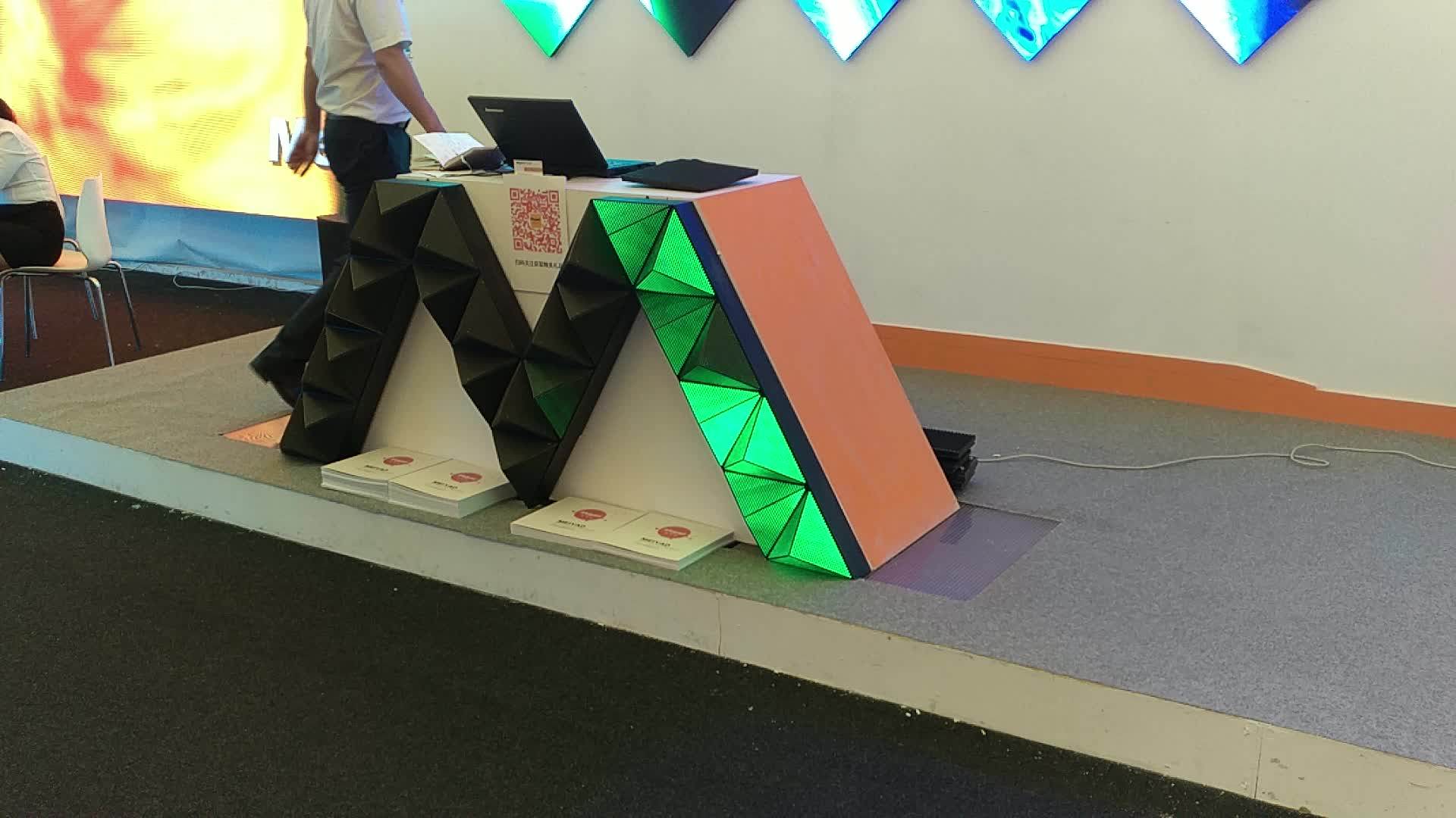 122mm*176mm*88mm Customized P4 Indoor Triangle Led Screen - Buy ...