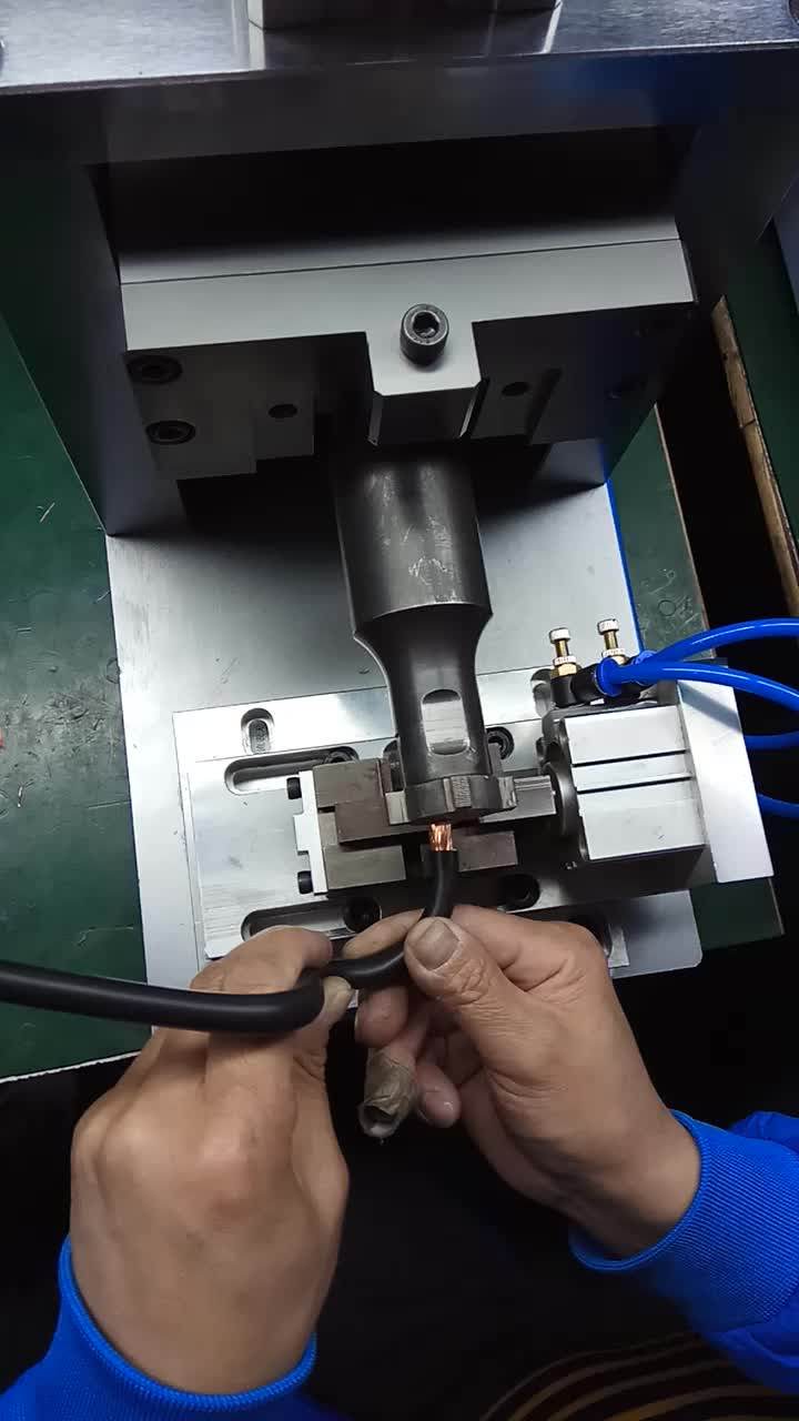 Ultrasonic Metal Welding Machine For The End Of A Large Copper Wire ...