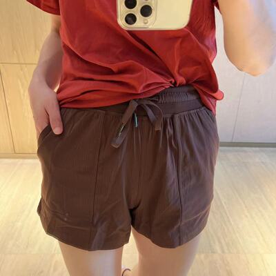 Lululemon瑜伽运动短裤