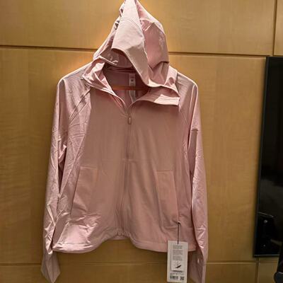 lululemon lightweight stretch UVP jacket 女士防晒外套