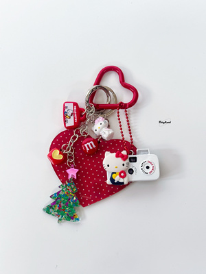 原创kitty波点爱心亚克力圣诞树相机包包挂件钥匙扣可爱猫猫挂饰