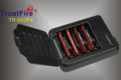 4槽3.7V锂电池万能多功能充电器