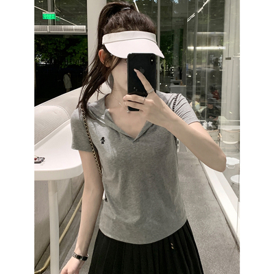 连帽v领正肩短袖t恤女2026新款夏季设计感小众独特别致修身上衣女