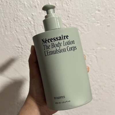 预*定Necessaire烟酰胺多肽身体乳 檀香桉树桧木柠檬树身体霜